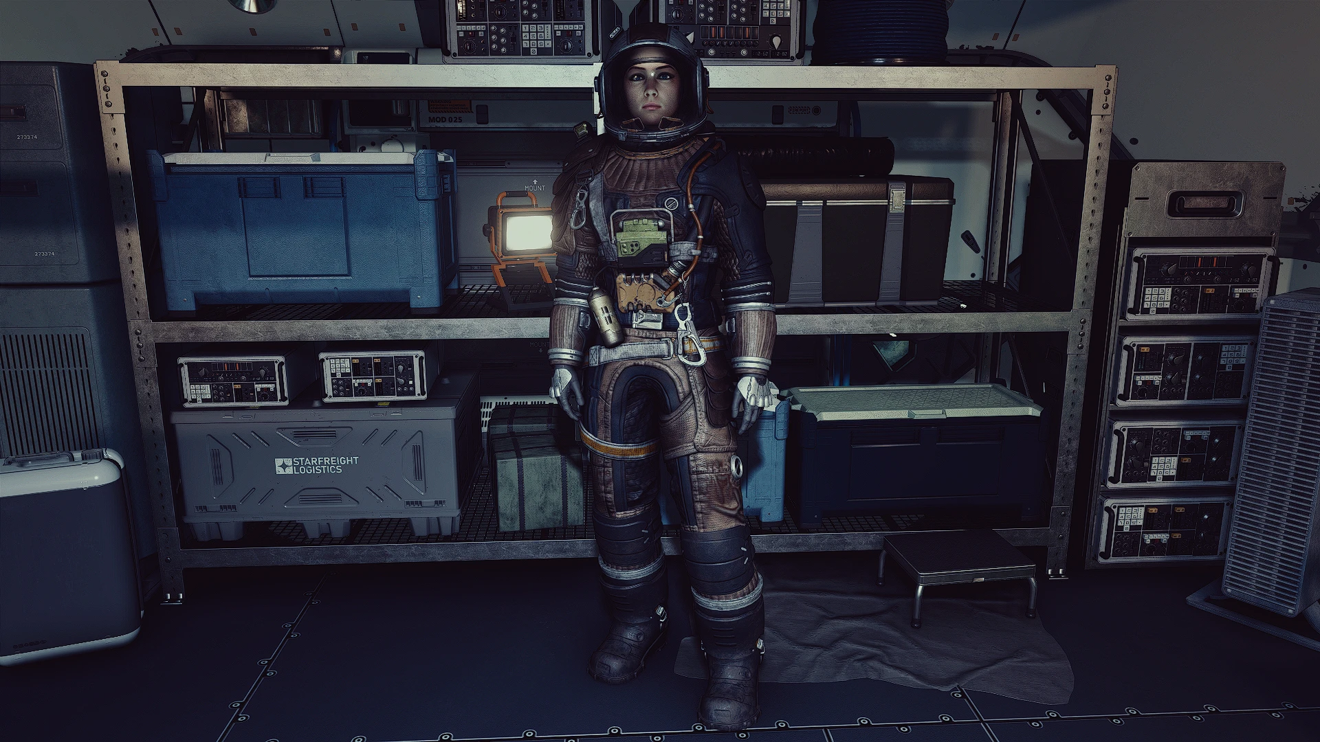 Female Tracker's Alliance Spacesuit Refit V1.0 - Allmods.net